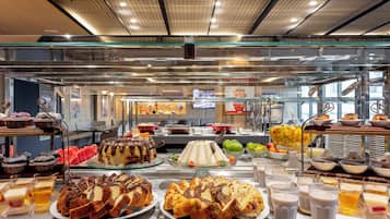 Pequeno-almoço tipo buffet diário (50 BRL por pessoa)