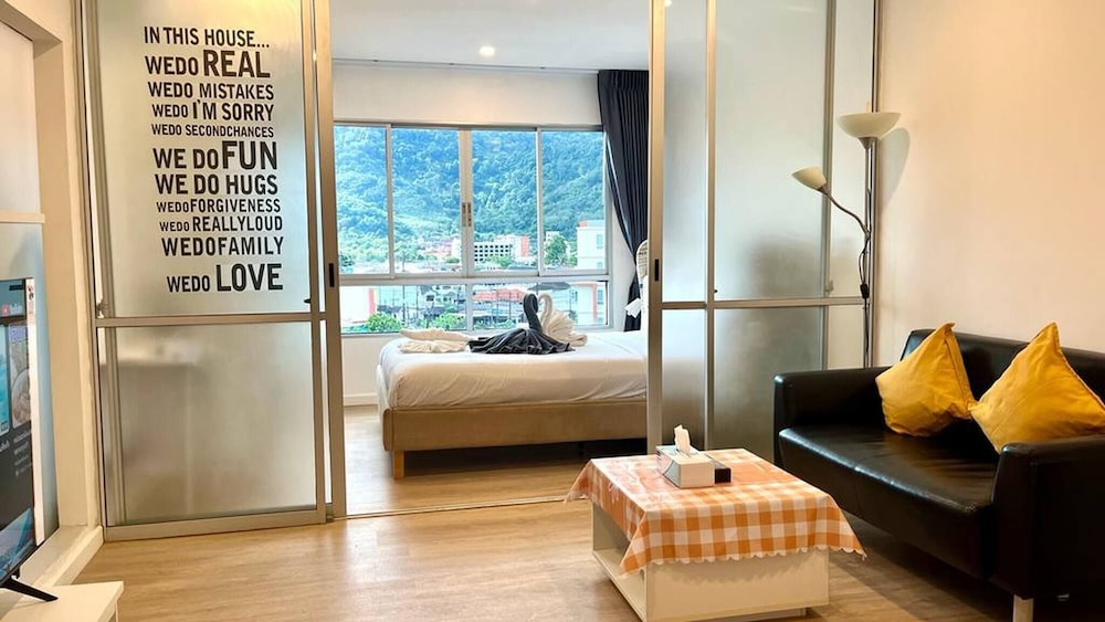 Dachgeschosswohnung Mit Einem Schlafzimmer Zwischen Patong Hkt City - Patong Beach