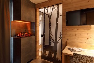 Suite Deluxe | Cofre no quarto, secretária, Wi-fi grátis, roupa de cama fornecida 