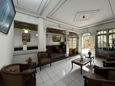 Capital O 93291 Bintang Hotel