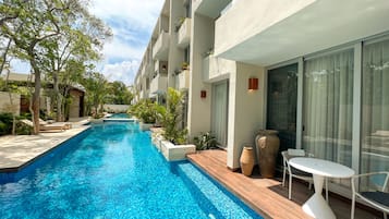 2 piscinas exteriores