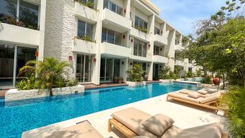 2 piscinas exteriores