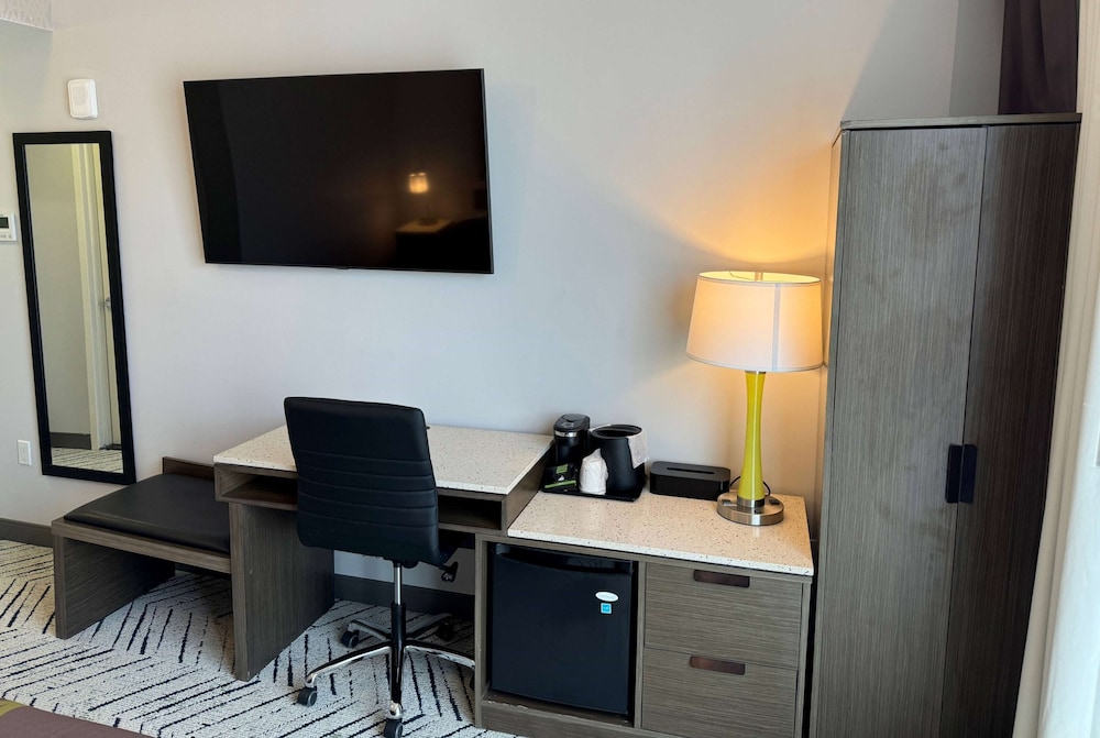Super 8 By Wyndham Bronx Near Stadium - New Rochelle