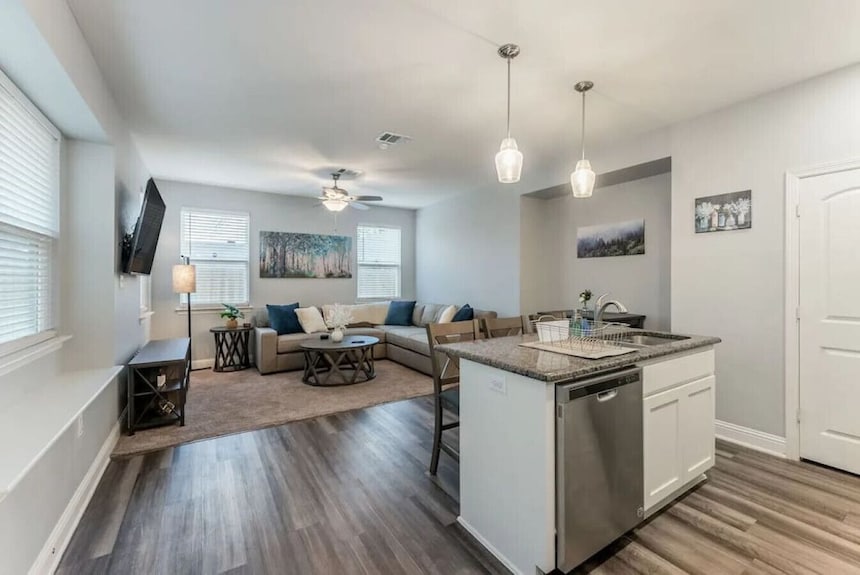 2-story Home W/ Private Office + Near Lake - Coppell, TX