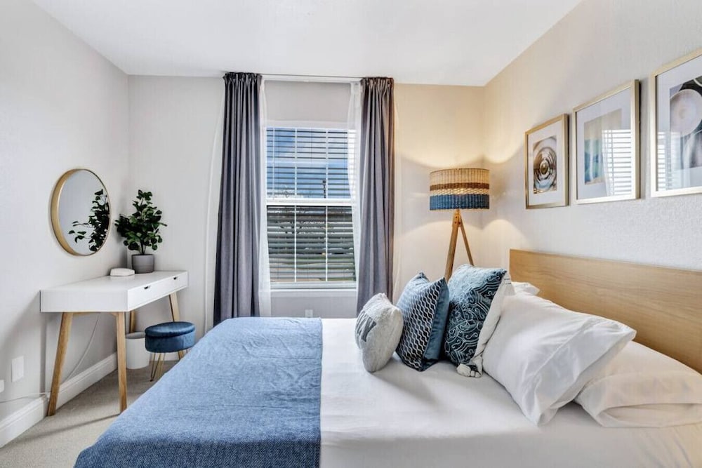 Cozy, Luxe Home Near Dfw Airport + Fire Pit - Irving, TX
