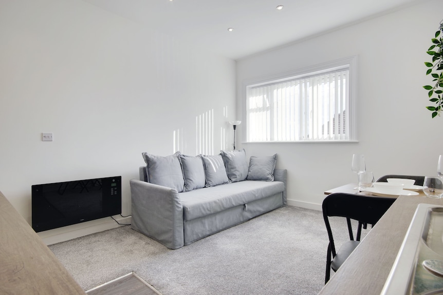 One Bedroom Compact Central Apartment - Bournemouth