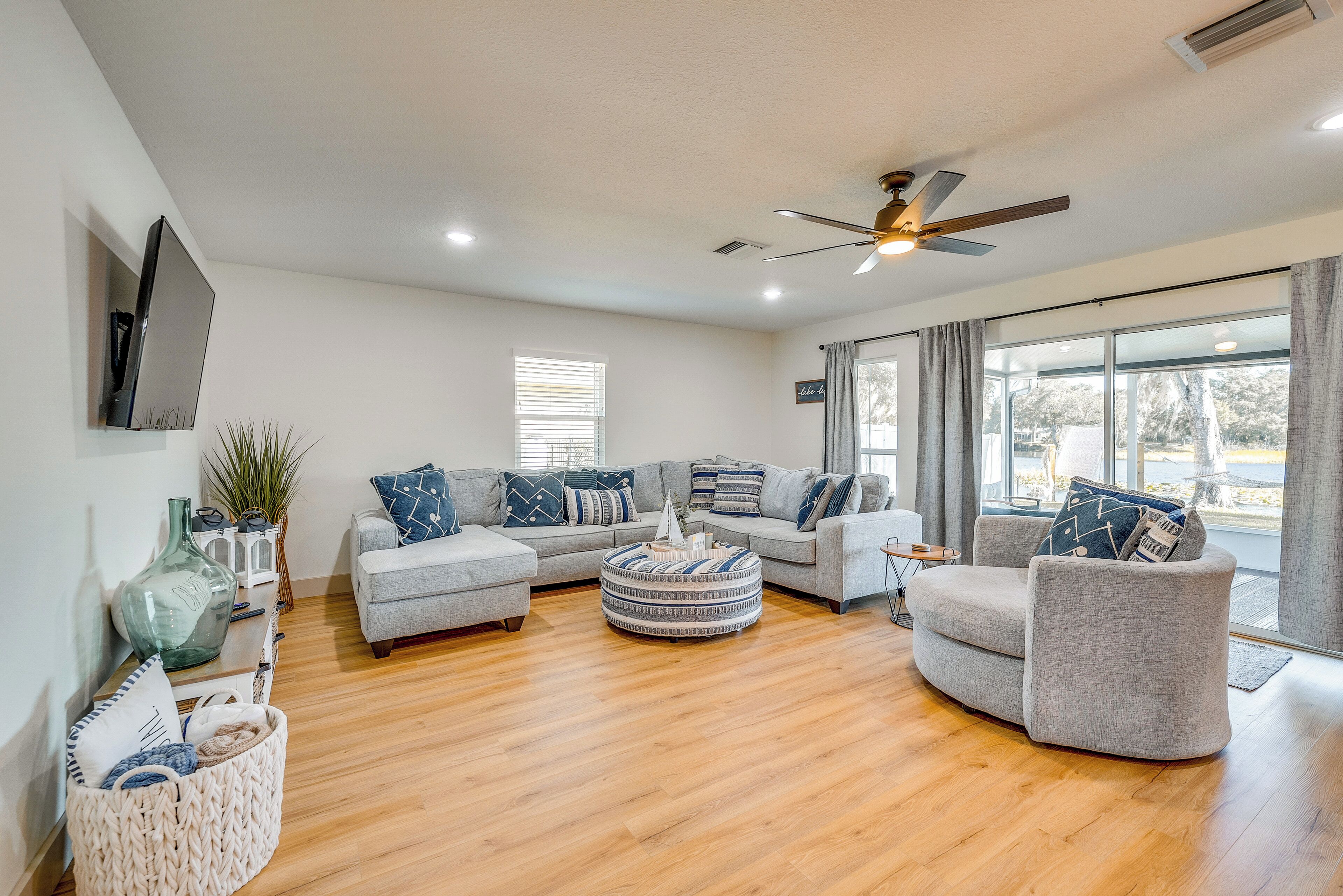 Bikes, Kayak & Dock: Lakefront Inverness Retreat - Inverness, FL