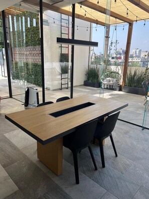 Apartamento Comfort, 1 cama queen-size e sofá-cama, na torre | Terraço no piso superior