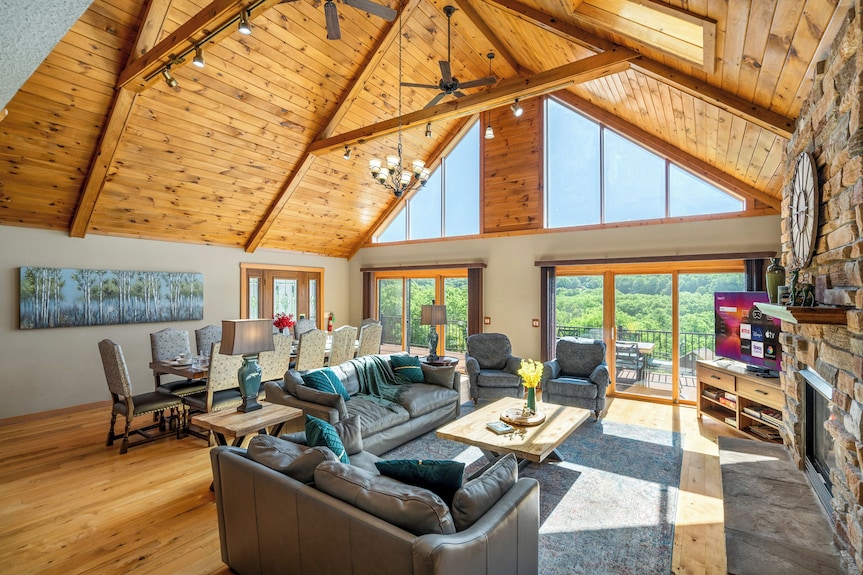 5 Kingbed 5 Bath~upscale~views~pets~firepit~hot Tub~theater~games~luxe Amenities - Galena, IL