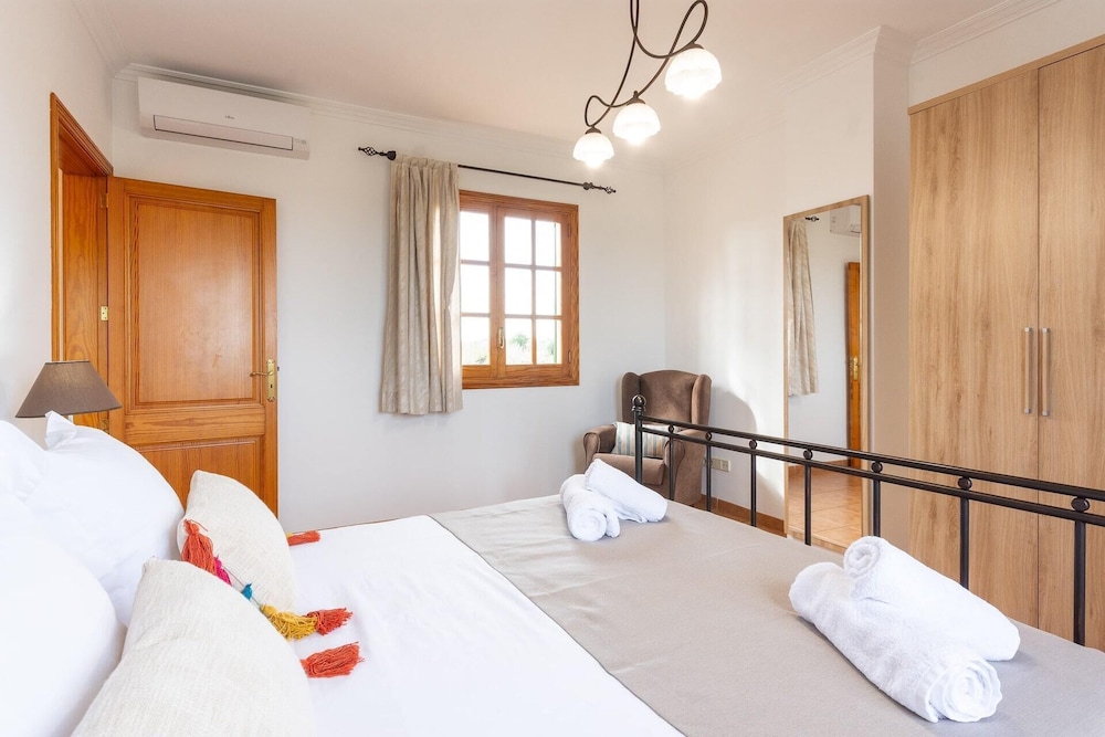 Villa "Vernissa" Met Uitzicht Op De Bergen, Privézwembad & Wifi - Santa Margalida