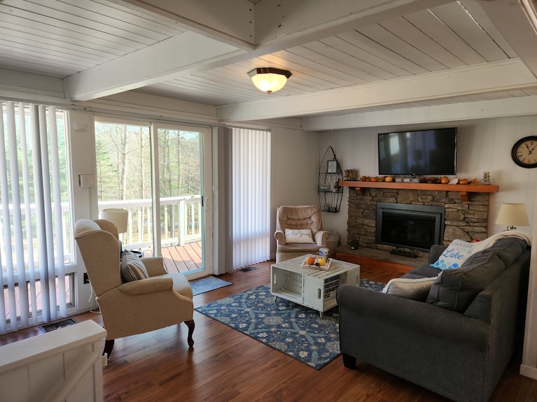 Lovely 3br/2ba Lakehouse Retreat In Gated Dubois, Panear Beach, Woods & Privacy - Treasure Lake, PA