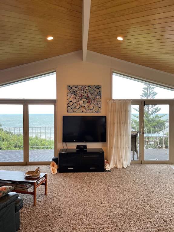 Davinas - The Beach House - Mangōnui