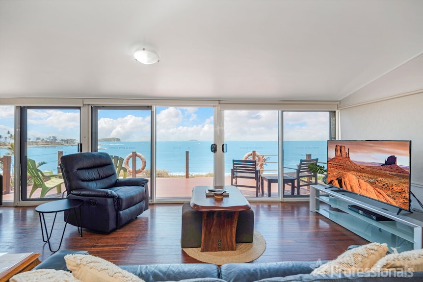Beachfront Holiday Cottage - Queensland