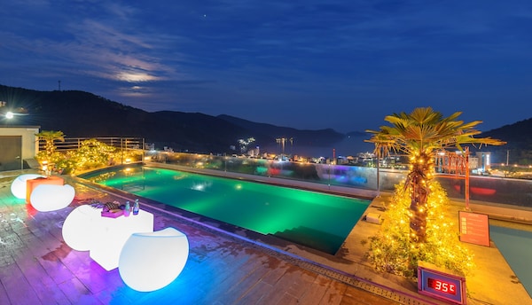 Friemily Pool Villa & Hotel - Tongyeong