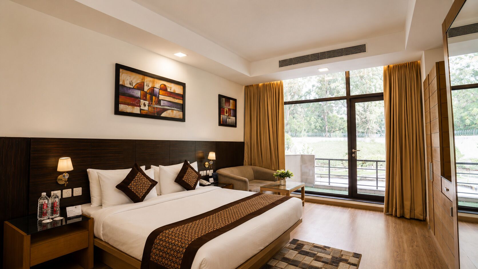 Standard Room Double or Twin | Escrivaninha, espaço de trabalho para notebook, Wi-Fi de cortesia