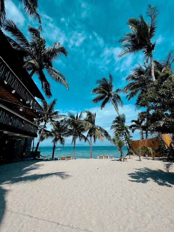 Bamboo House Beach Lodge & Restaurant - Puerto Galera