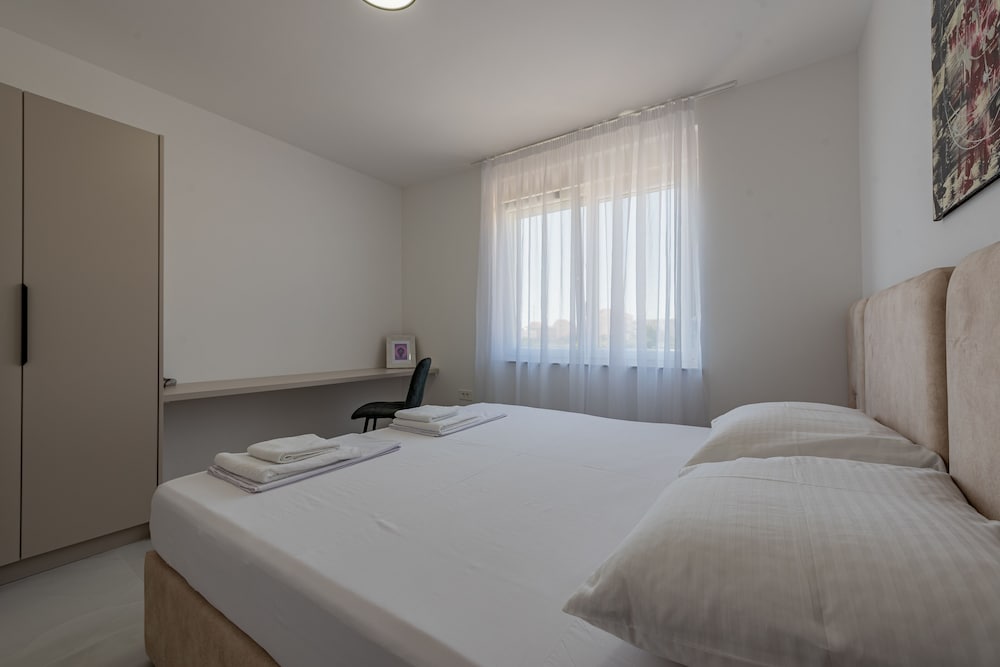 Apartments Twins With Pools - Novalja