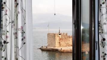 Double Room with Harbour View | Vista do quarto