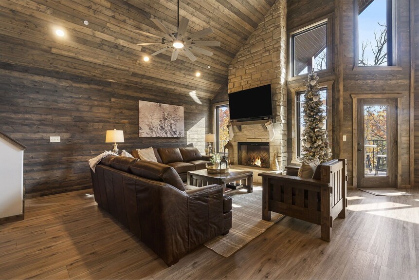 Lake Front, Hot Tub, Boat Slip & Close To Sdc! - Missouri