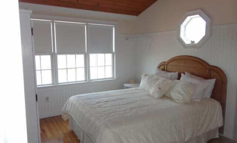 Waterfront Condo With Direct Beach Access On Lewis Bay (2330) - West ...