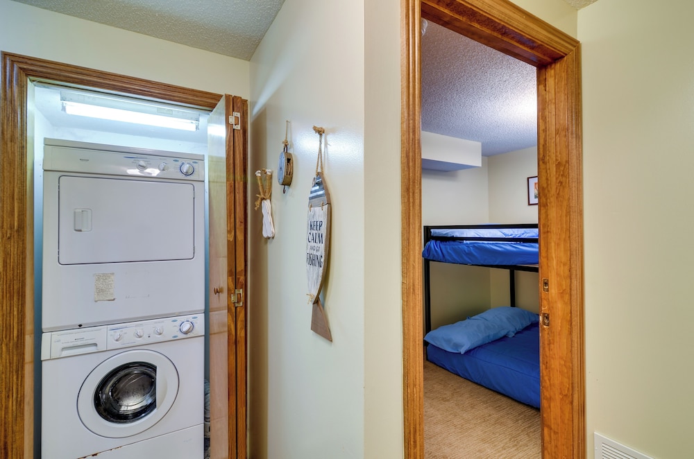 Burnside Resort Cabin W/ Hot Tub & Outdoor Spots! - Kentucky