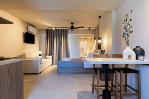 Apartamento clássico, vista para o mar | 1 quarto, quartos à prova de som, ferros/tábuas de passar roupa