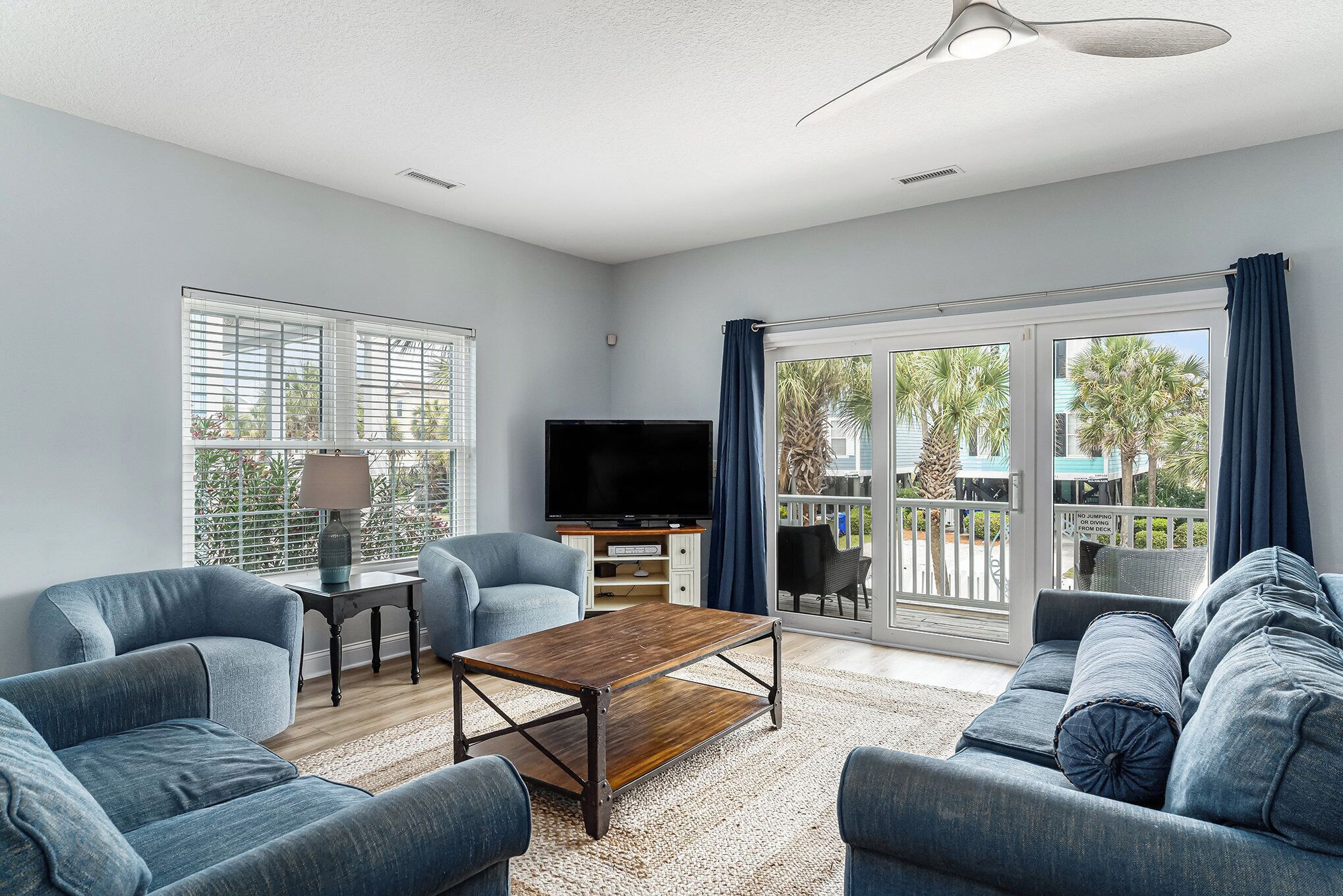 Lady Luck: Newly Renovated, Pool, Steps 2 Beach - Surfside Beach, SC