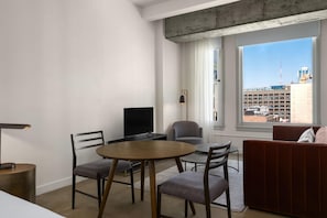 Estúdio luxo, 1 cama Queen, para não fumantes (Apartment) | Cortinas blackout, ferros/tábuas de passar roupa, berços grátis