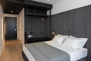 Quarto Duplo Deluxe, varanda, vista para o mar | Minibar, cofre no quarto, secretária, cortinas/cortinados opacos