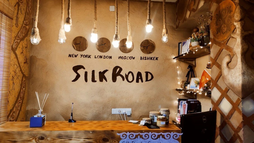 Silkroad Guest House - 비슈케크