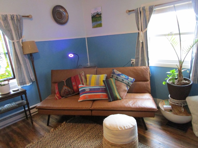 Boho-chic Style: Furnished, Fireplace, Hardwood Floors, W/d, Calm, Quiet & Cool - Bloomington, IN