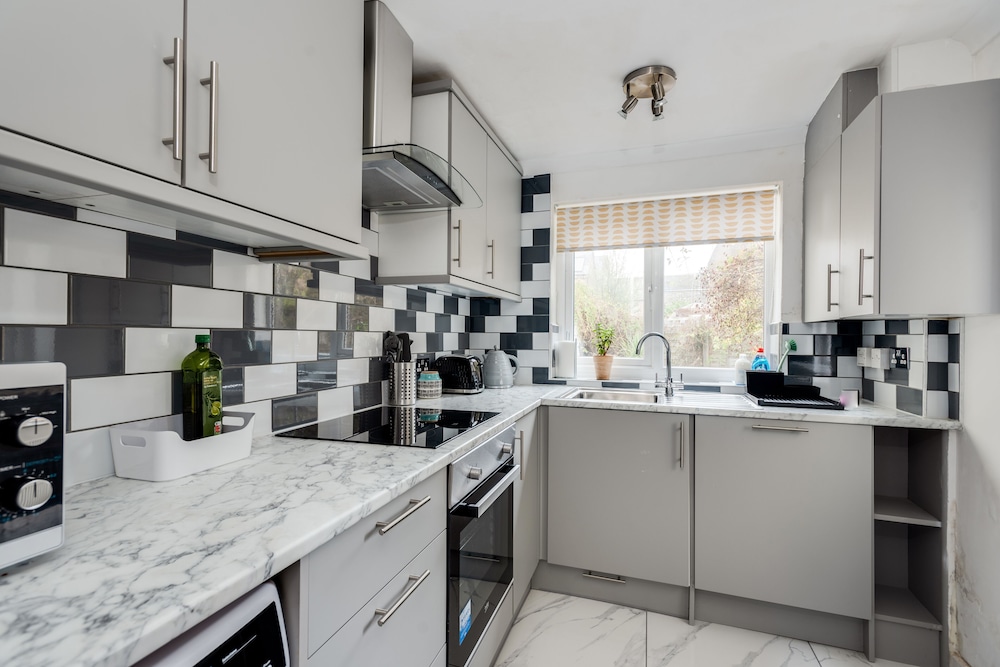Bright & Spacious 2-bedroom House - Oxford