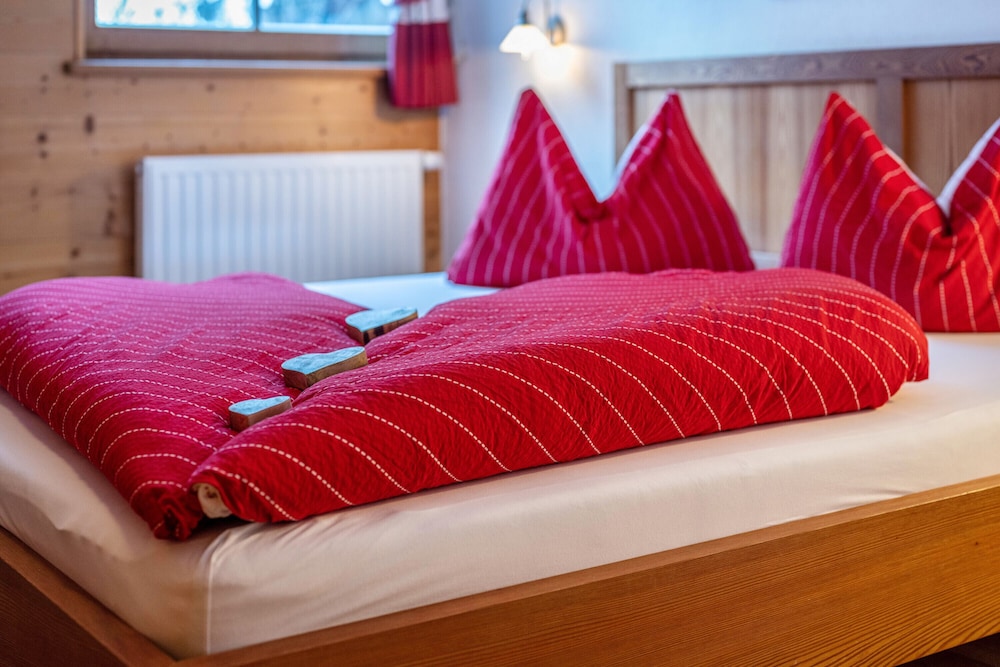 Apartment 'Lechnerhof 3' With Mountain View, Shared Garden And Wi-fi - Olang