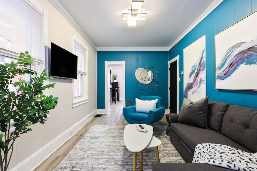 The Downtown Hive: Sophisticated Stay Steps From Main St Bethlehem! - Nazareth, PA