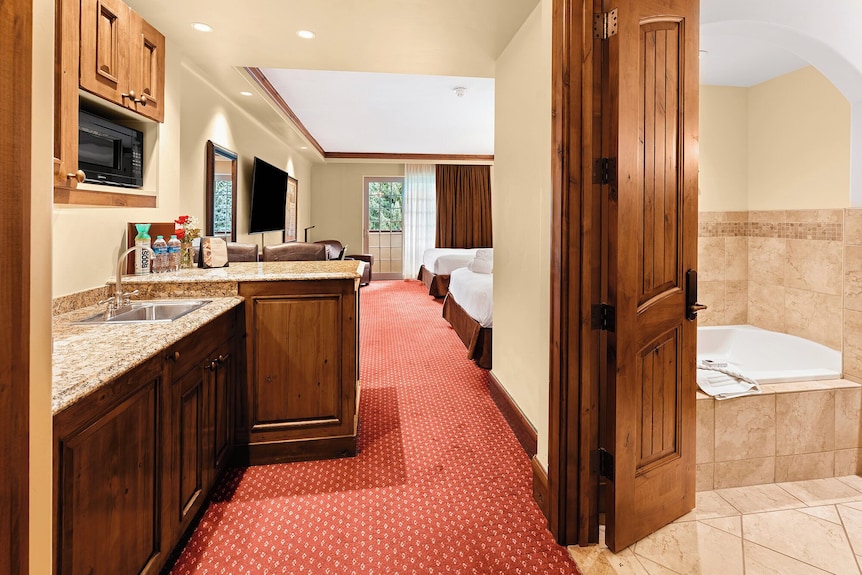 A Vacation To Look Forward To! Unit With Mountain View, Outdoor Hot Tub - Vail