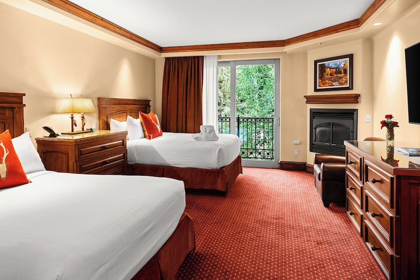 Perfect For Groups! 2 Spacious Units, Onsite Parking And Hot Tub - 베일