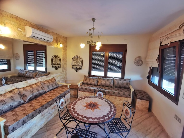 A Tastefully Decorated Rustic Country House\npet Friendly - Ideal For Families - Çanakkale