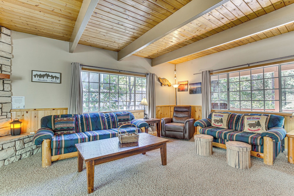 Big Bear Lake Cabin W/ Deck, Grill & Fireplace! - Big Bear, CA