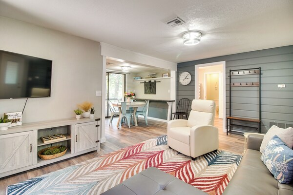 Deck + Dock Access: Lakefront Grove Cabin! - Grove