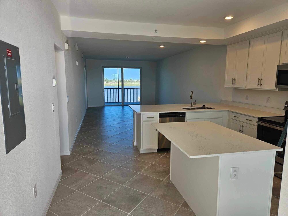 Spectacular Views Overlooking Lake, Golf Course And Eagle Preserve - North Port, FL