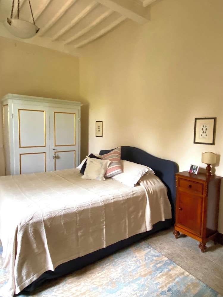 Spacious Villa With Stunning Pool, Luscious Gardens - 시에나