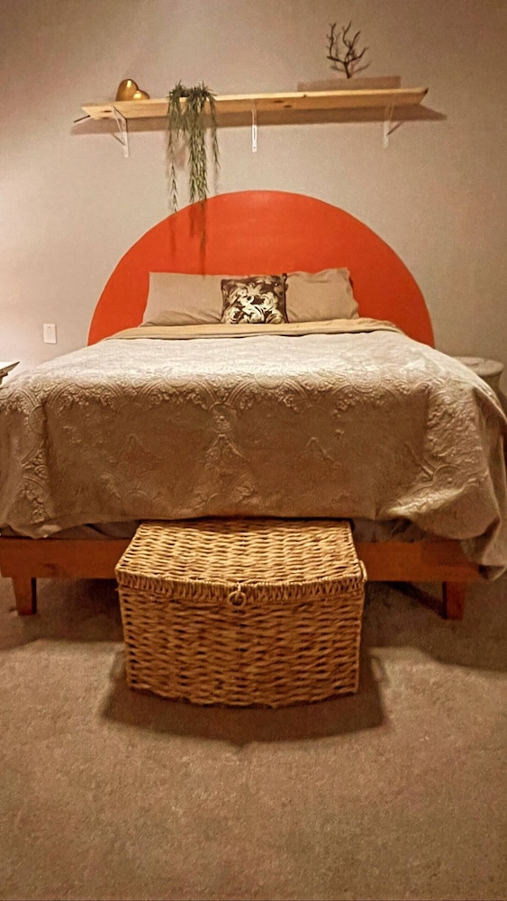 Right Next To Interstates 2 Bed/2 Bath Peaceful/safe Neighborhood - Nashville, TN