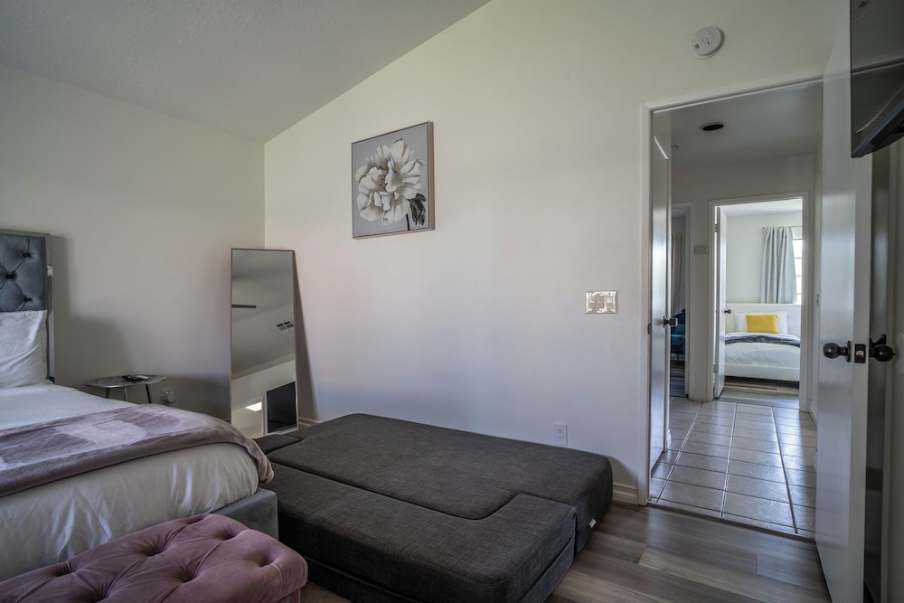 Indio Paradise: 4 Bedrooms W/resort-like Pool - Indio, CA