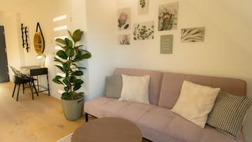 Apartamento luxo | Área de estar | Smart TV 45 polegadas com canais digitais, Netflix, pisos aquecidos