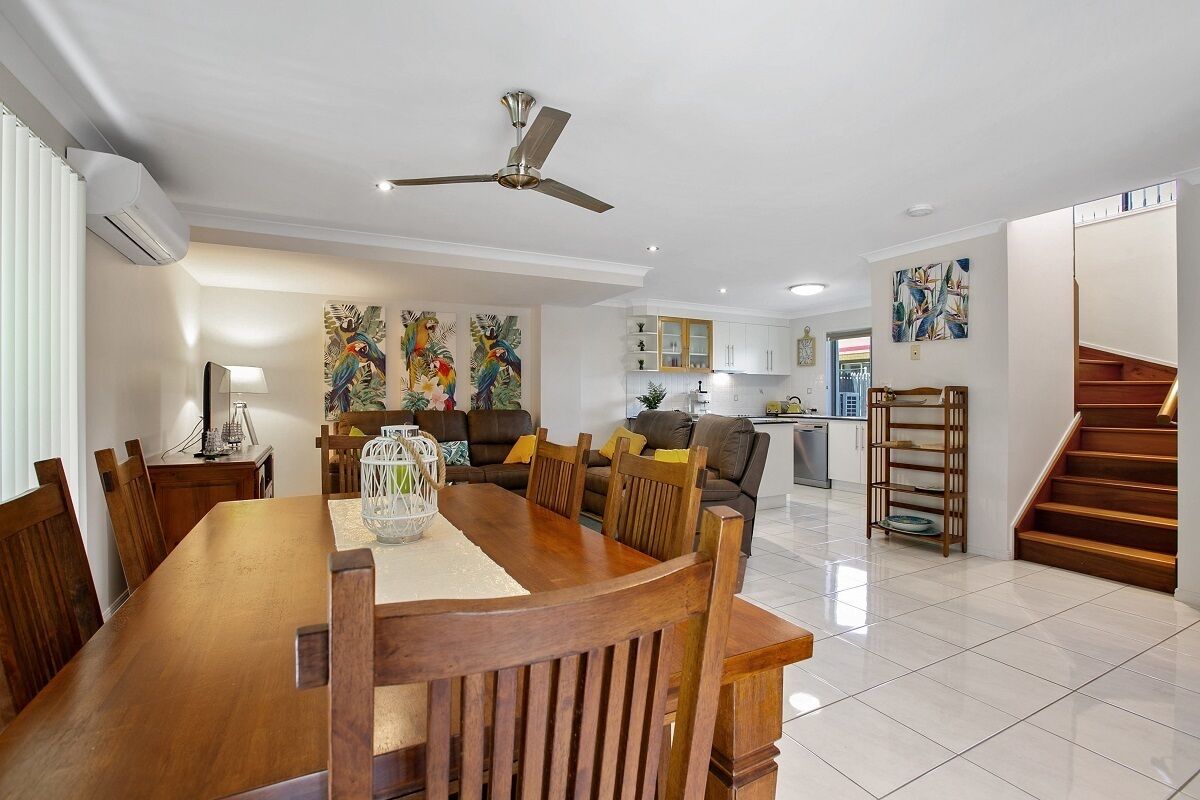 Exceptional Modern Three Bedroom Townhouse With Water On Both Sides. - Tin Can Bay