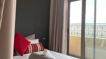 Suite Nobre | Minibar, secretária, secretária adequada para computadores portáteis