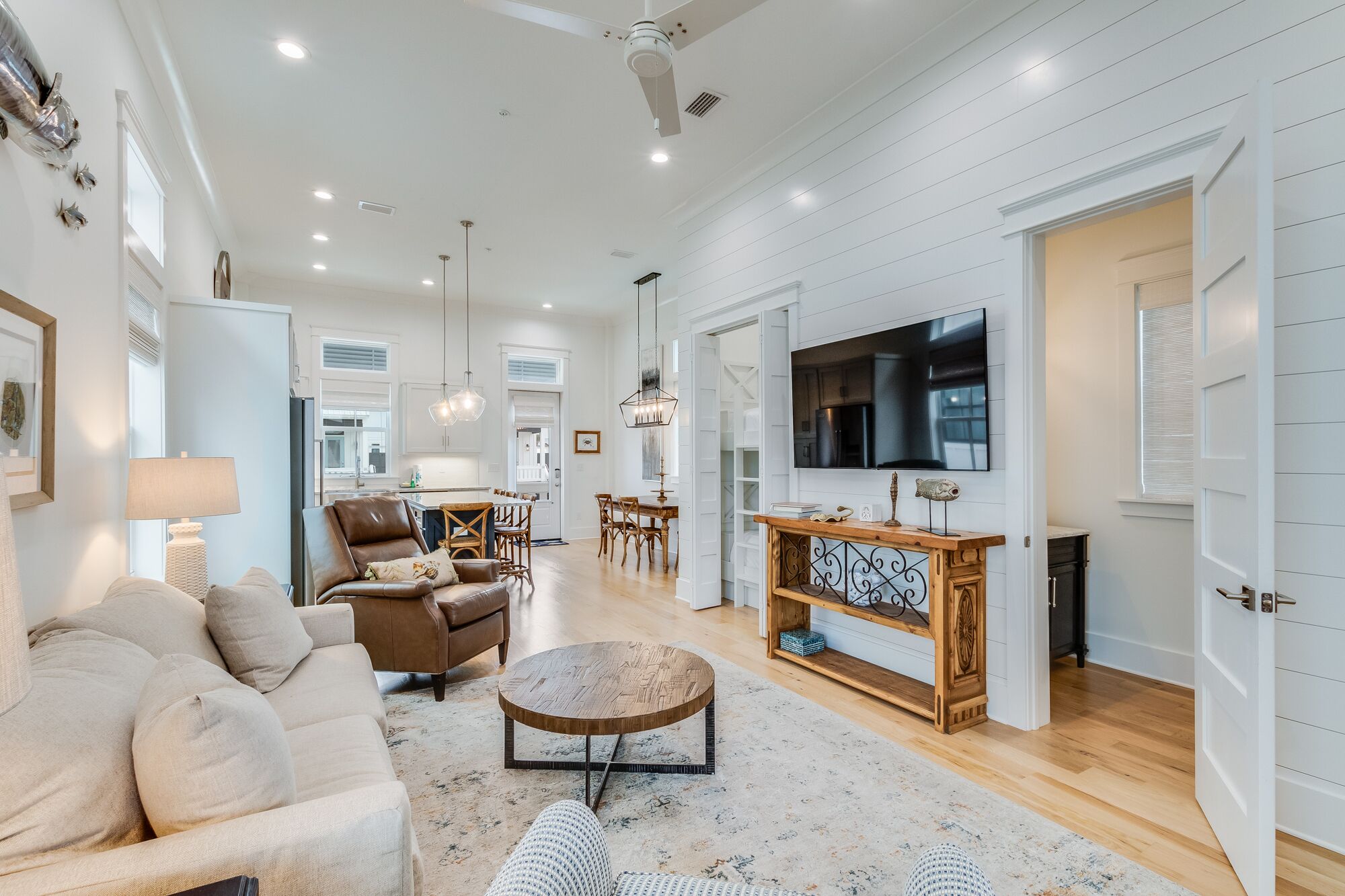 Bvr 25 - The Beach Hive By Liquid Life - Florida