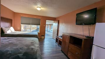 Quarto casal básico | Wi-Fi de cortesia, roupa de cama