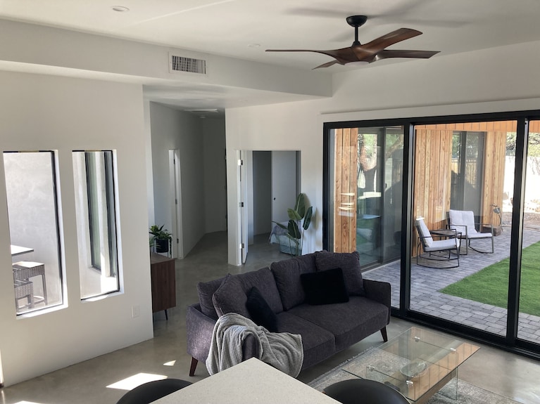 Guesthouse ~Beautiful Private Paradise Gated Garden Courtyard & Mountain Views \N - Arizona