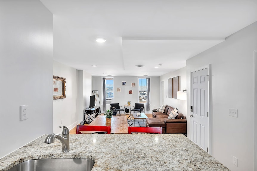 The Collar City Oasis |Pet Friendly|workspace|laundry|hospitals & Colleges|wifi - State of New York